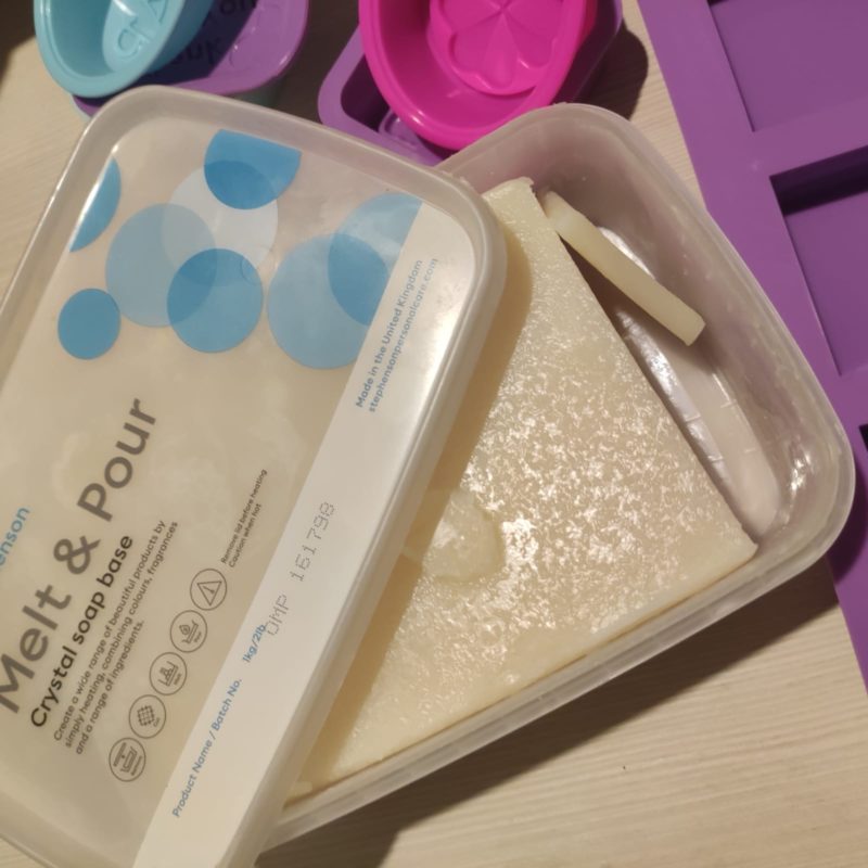 Saponette al miele: ricetta facile, veloce, e senza soda caustica • Pinvi